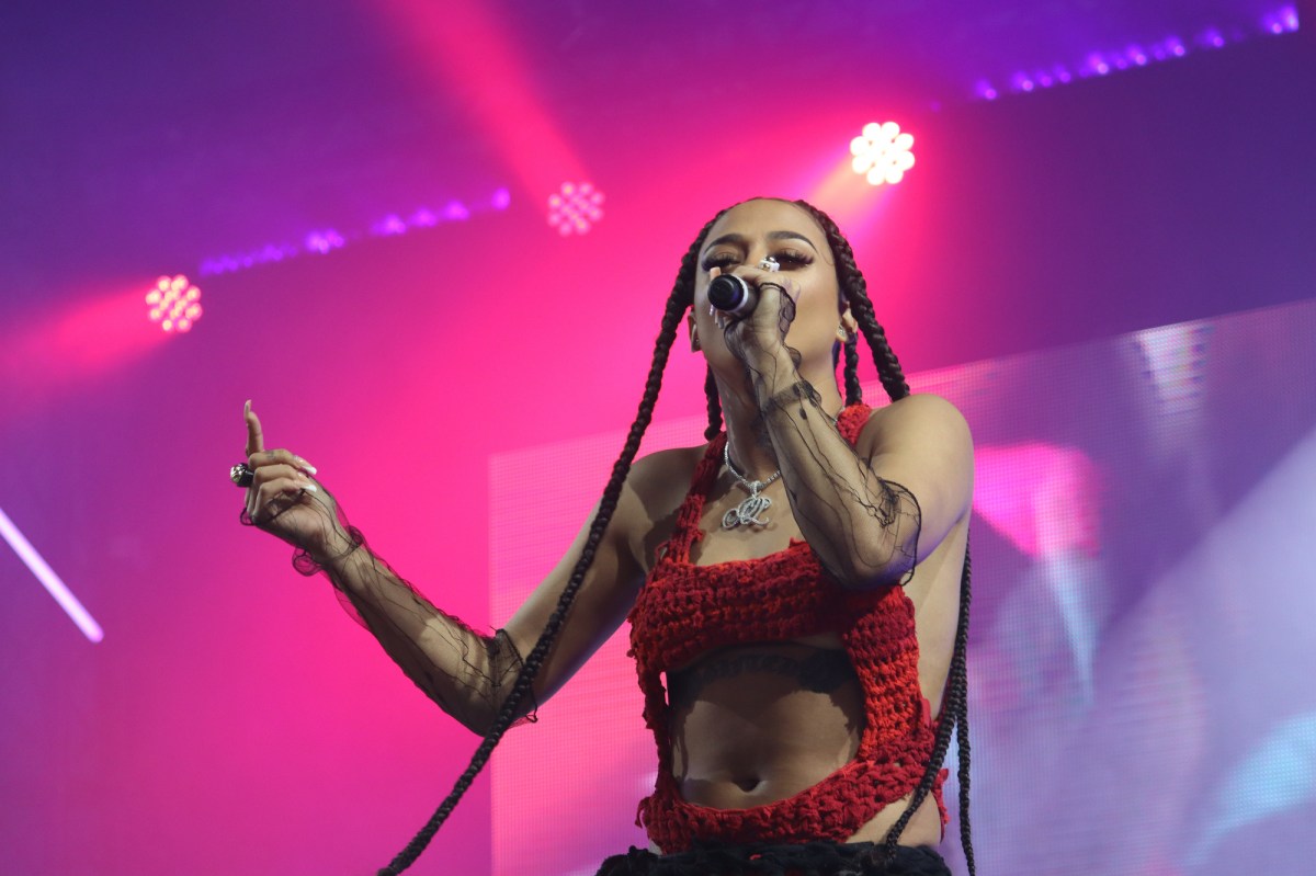 PHOTOS: Queen Millz at Reading Festival ’22 – High Fives & Stage Dives