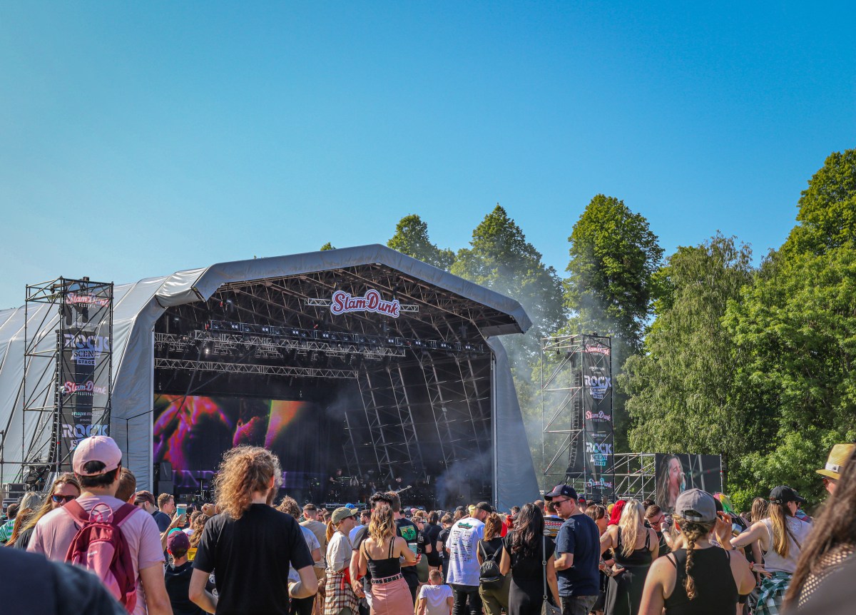 PHOTOS: Slam Dunk South 2023 – High Fives & Stage Dives