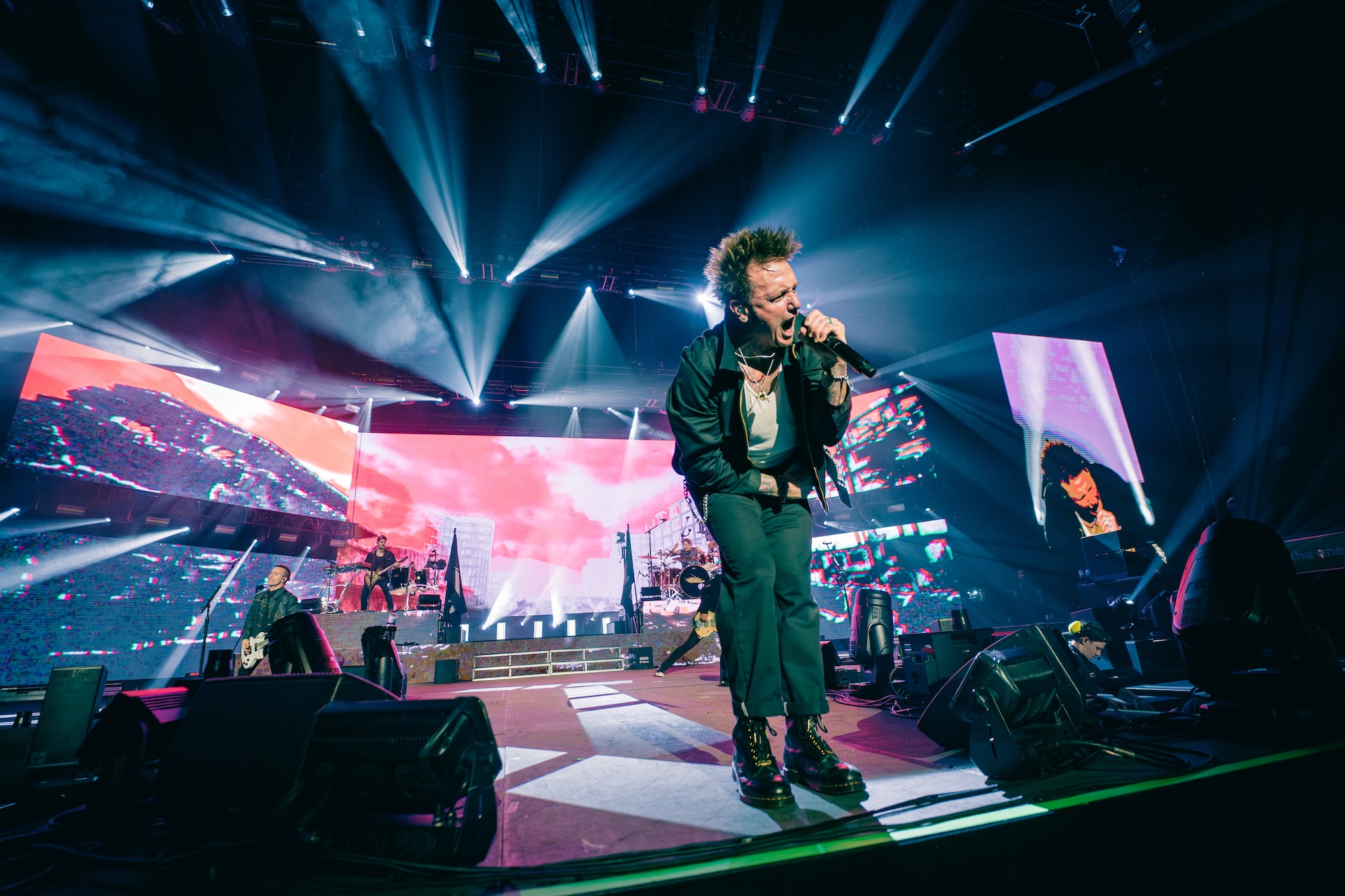 Papa Roach bring OVO Arena Wembley to a boil – High Fives & Stage Dives
