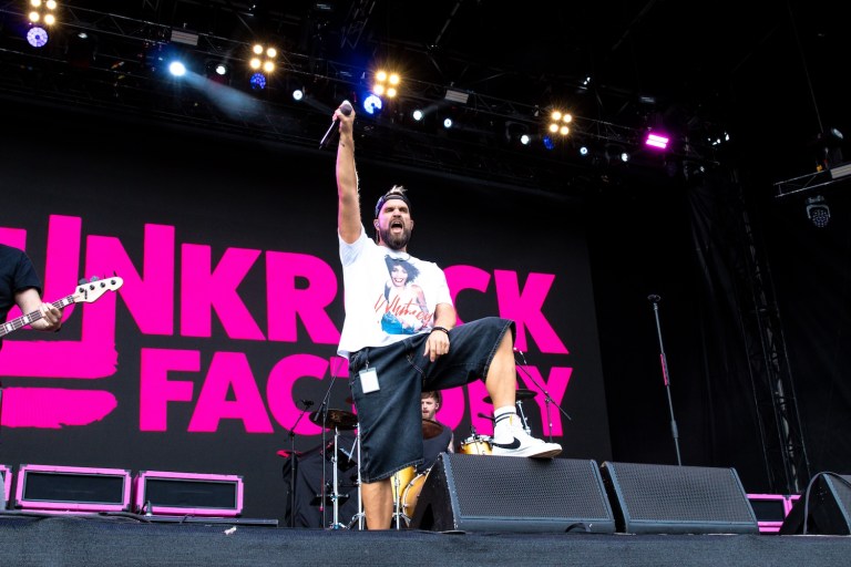 PHOTOS: Punk Rock Factory @ Cardiff Castle – High Fives & Stage Dives